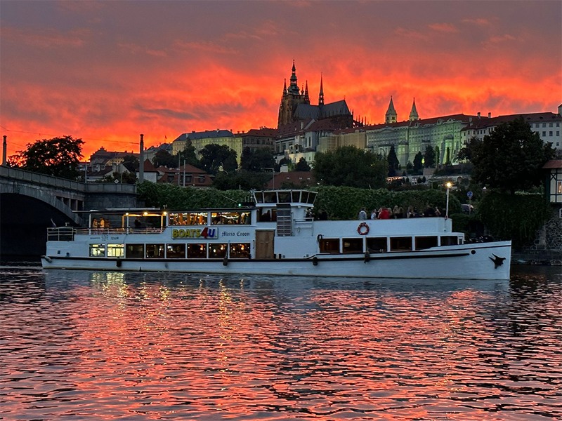 Prague Visitor Pass - River Boats Prague – plavba s tříchodovou večeří ...
